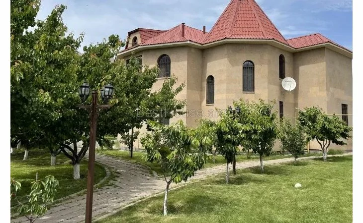8 Սենյականոց առանձնատուն Դավիթ Բեկի փող Էրեբունի Երևան Best House